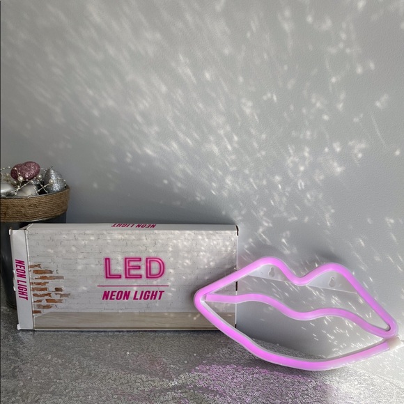 Wall Decor | Bnib Led Neon Lip Shaped Wall Decor | Poshmark
